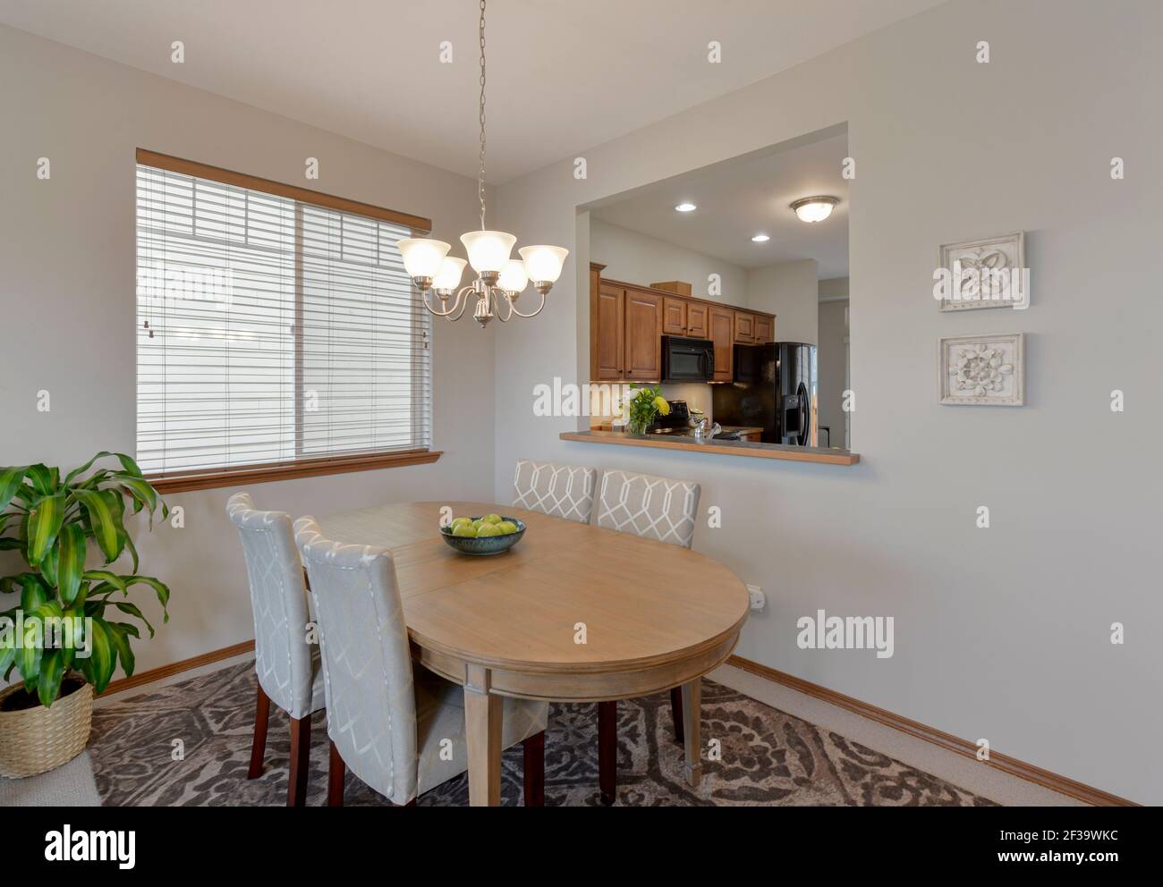 Modern residential dining room interior Stock Photo - Alamy