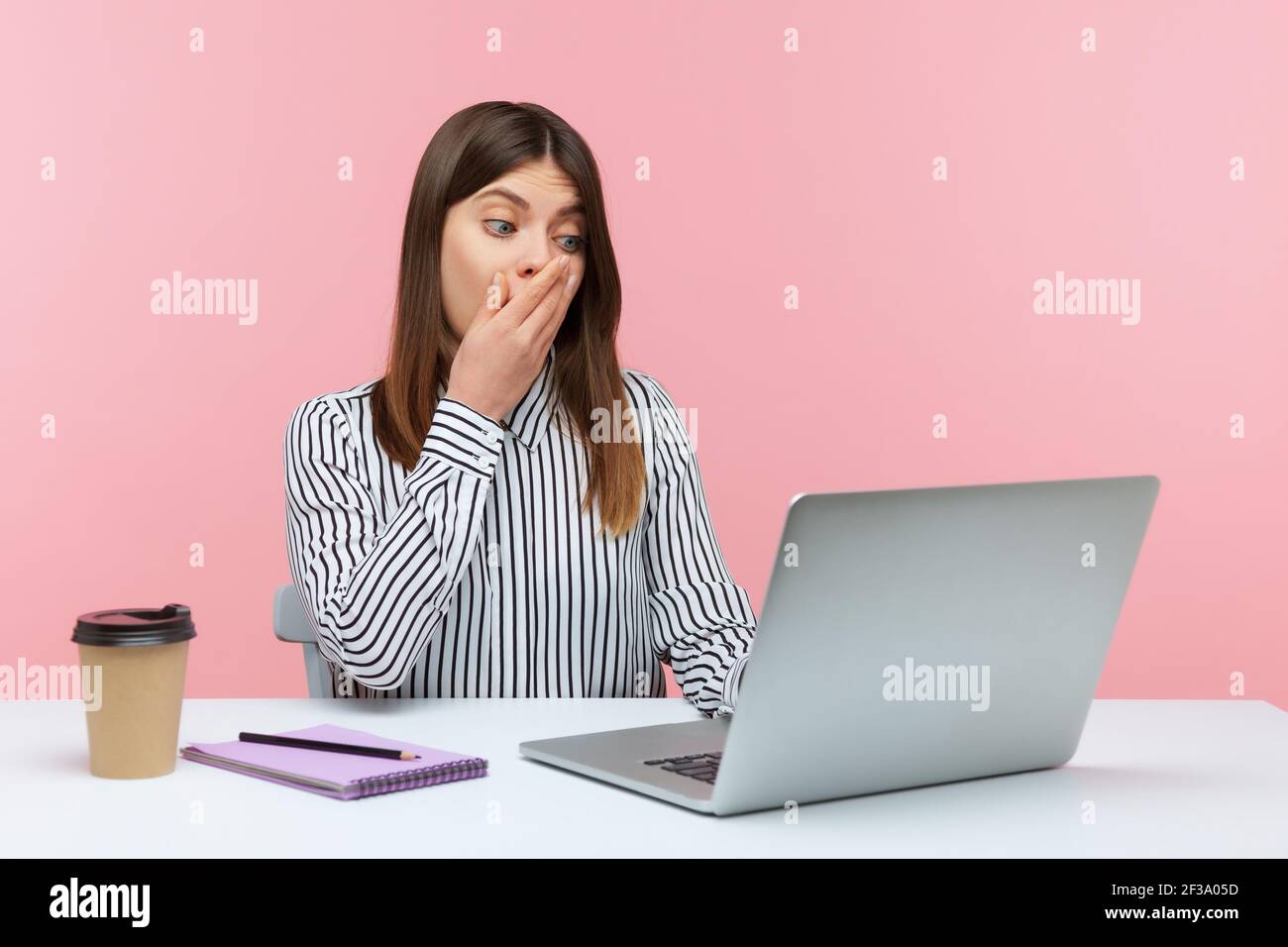 Embarrassed office hi-res stock photography and images - Alamy