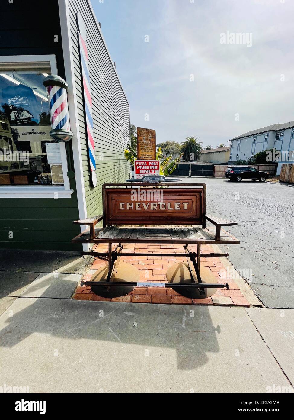 Red barber seat hi-res stock photography and images - Alamy