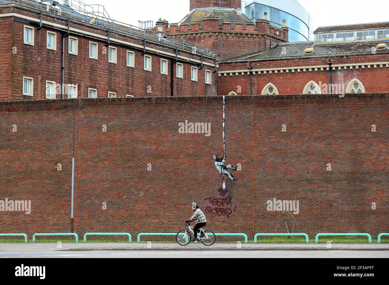 Banksy reading hi-res stock photography and images - Alamy