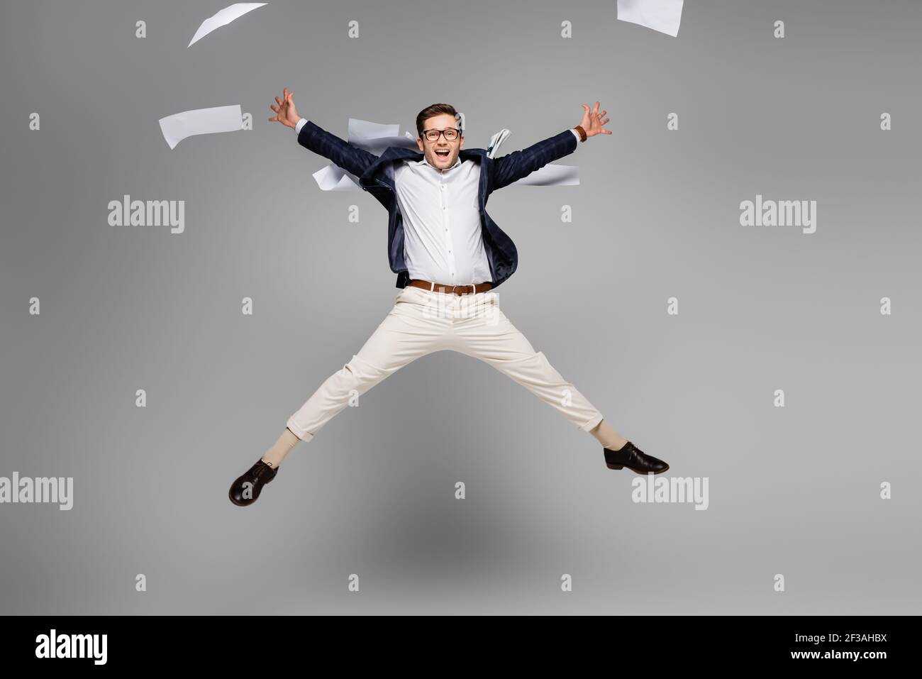 Jump documents fly hi-res stock photography and images - Alamy