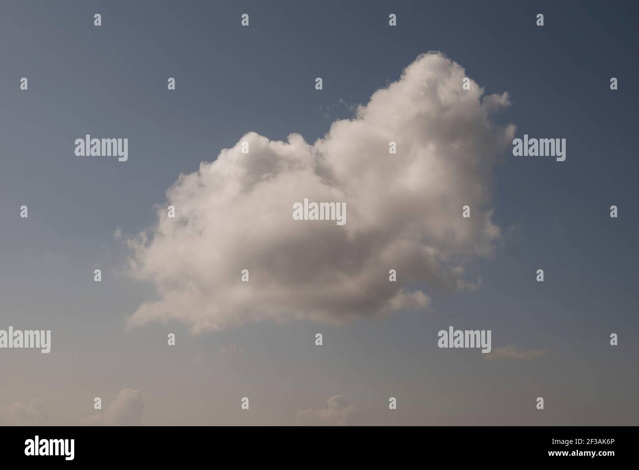 Blue sky with a single white cloud hi-res stock photography and images ...