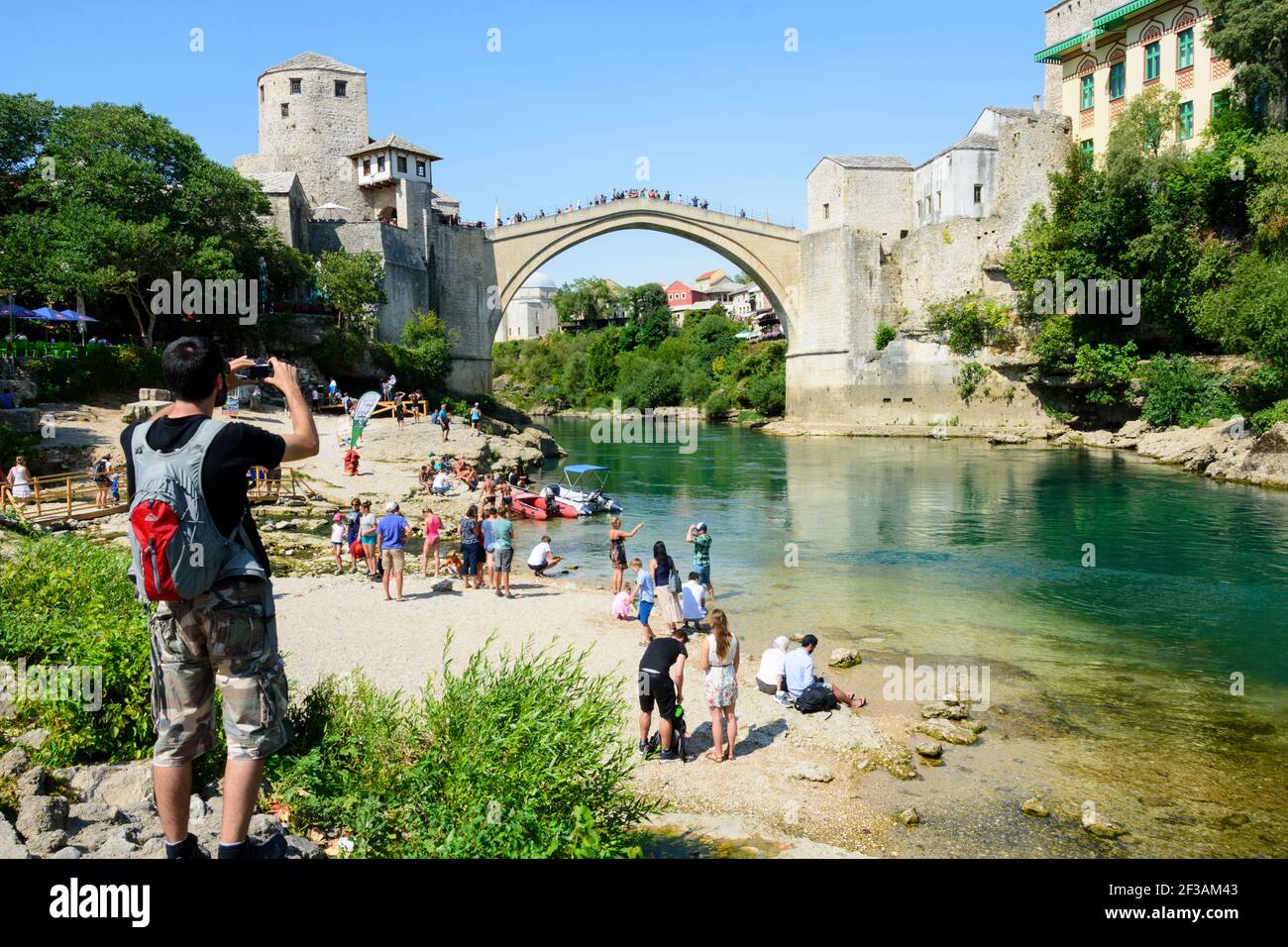 Crowded bridge hi-res stock photography and images - Alamy