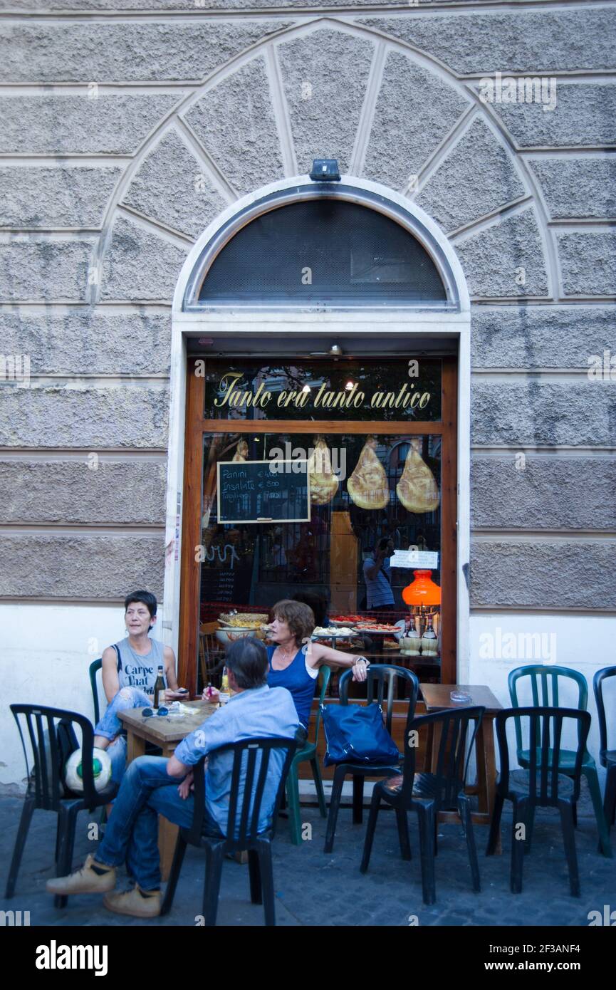 Tanto era tanto antico, typical cafe, Trastevere neighborhood, Rome ...
