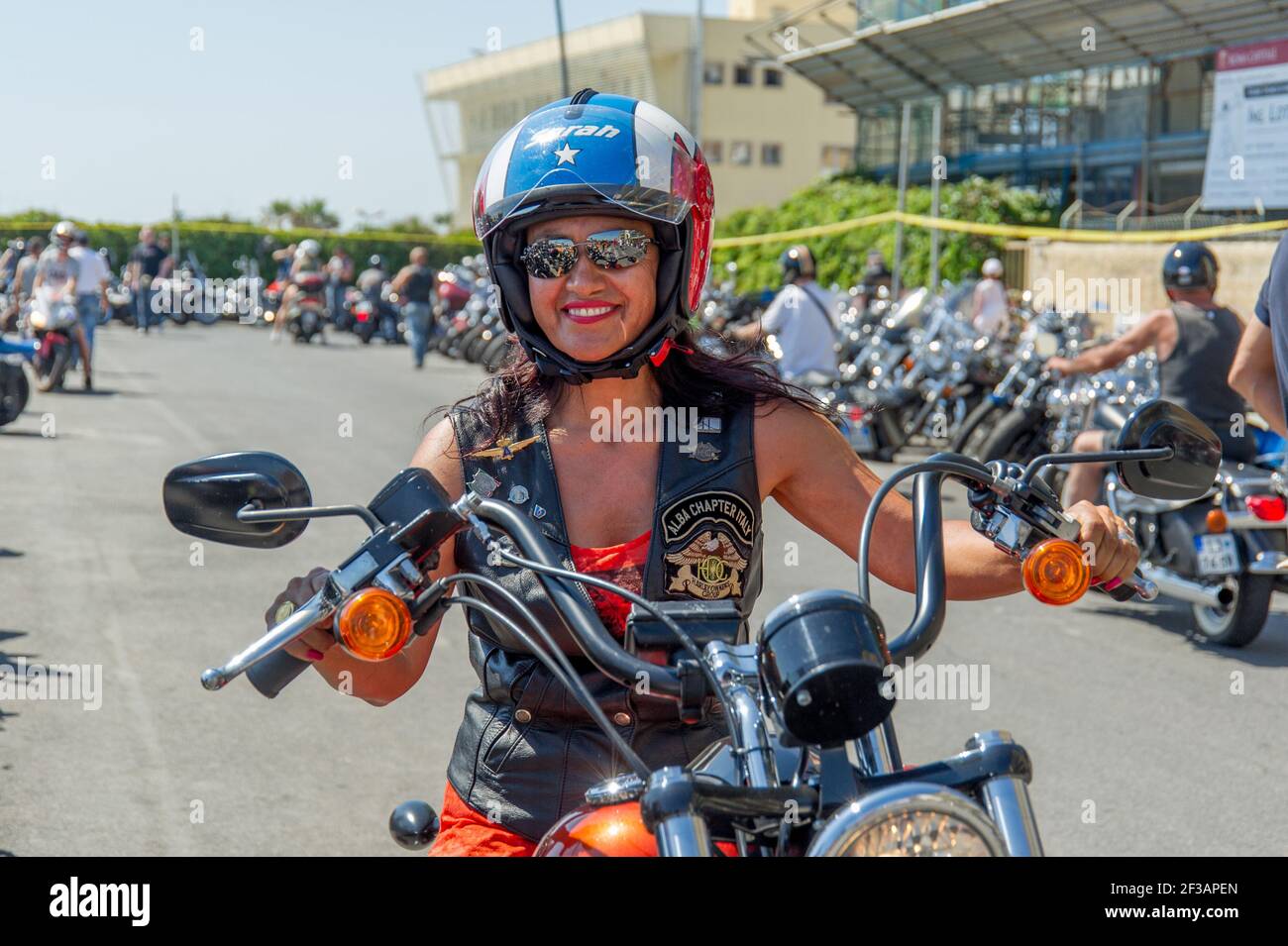 Harley davidson iron 883 hi-res stock photography and images - Alamy
