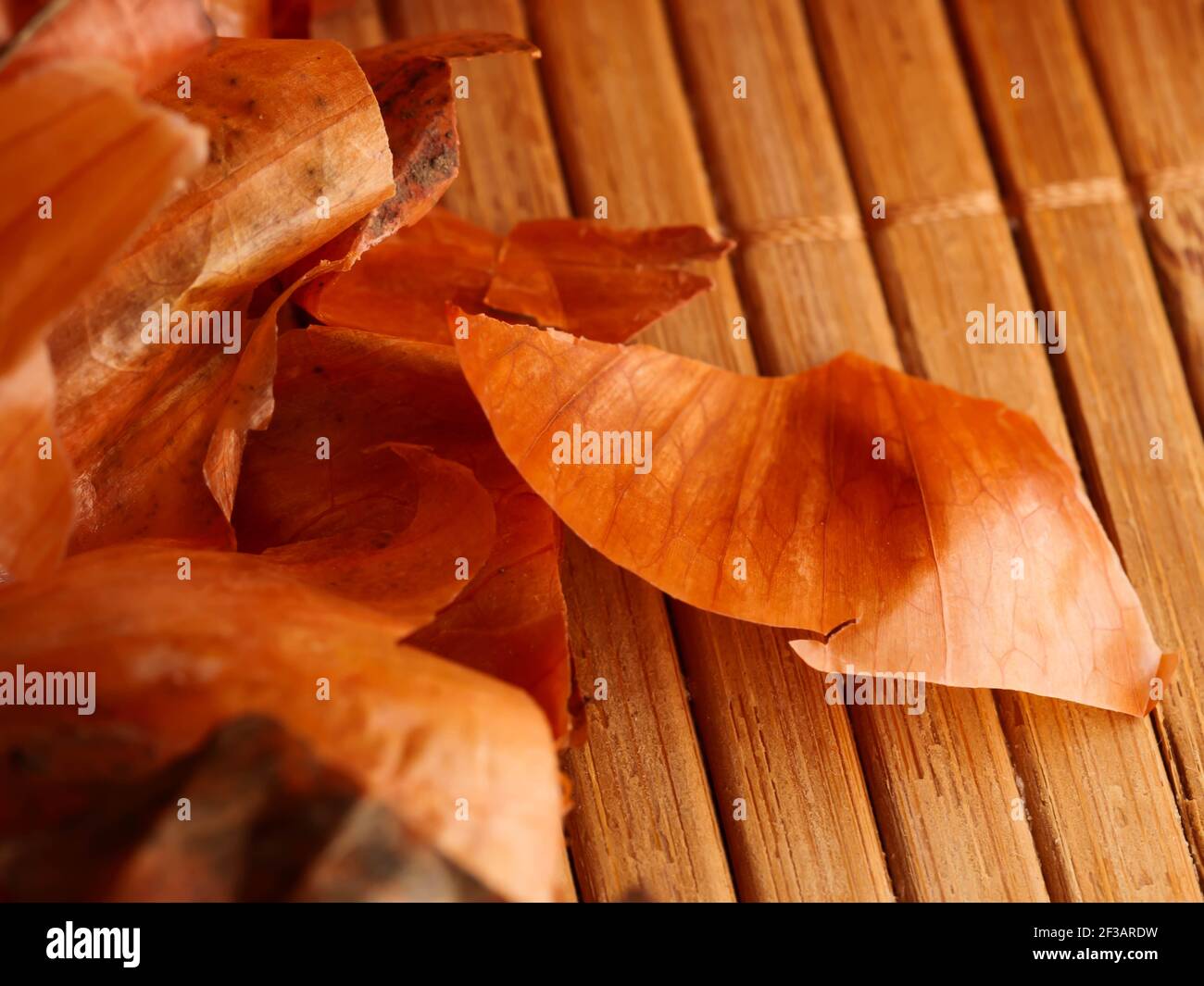 Skin of onion hi-res stock photography and images - Alamy