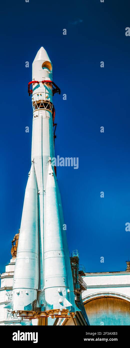 Nasa discovery challenger cockpit hi-res stock photography and images ...