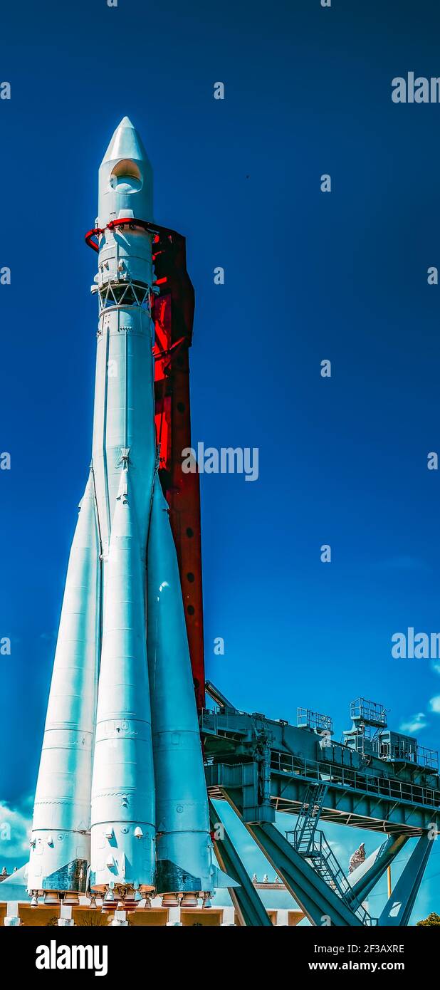 Cockpit nasa space shuttle orbiter hi-res stock photography and images ...
