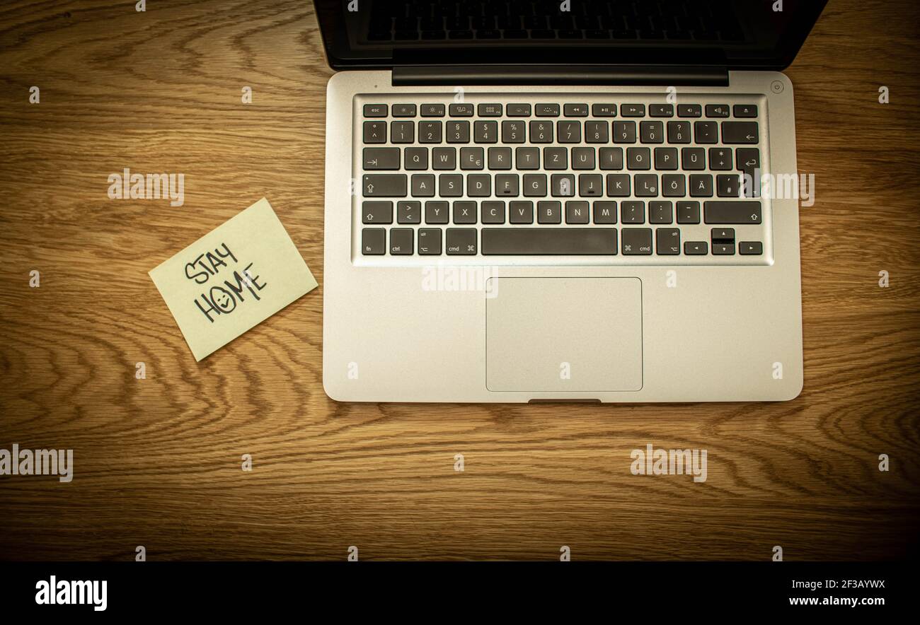 home office work note on wood table with laptop Stock Photo - Alamy