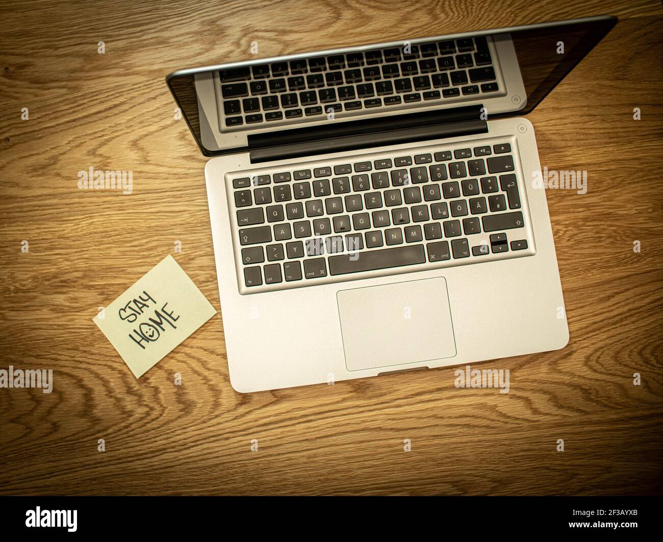 home office work note on wood table with laptop Stock Photo - Alamy