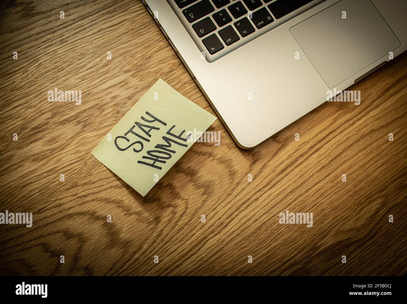 home office work note on wood table with laptop Stock Photo - Alamy
