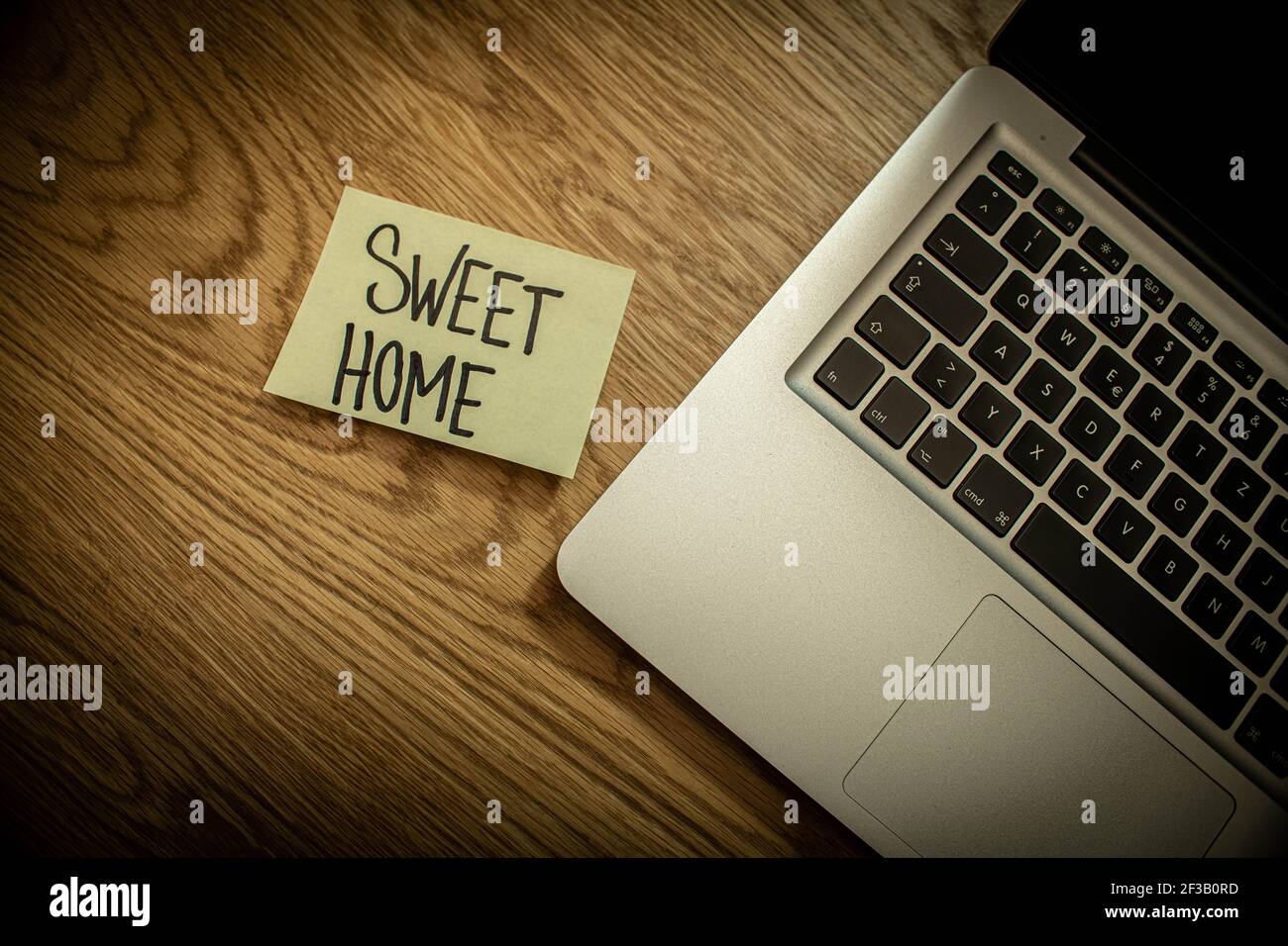 home office work note on wood table with laptop Stock Photo - Alamy