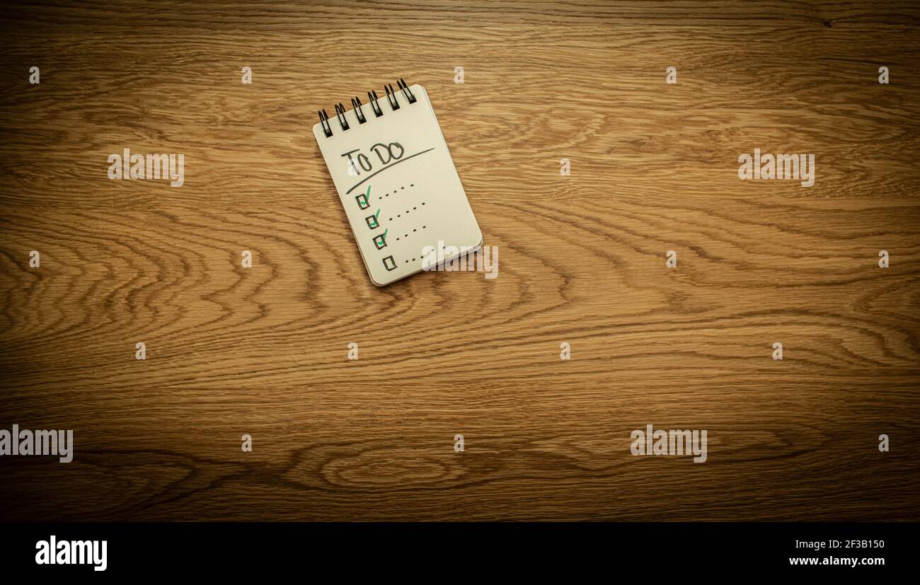 to do list handwriten on wood table in home office Stock Photo - Alamy