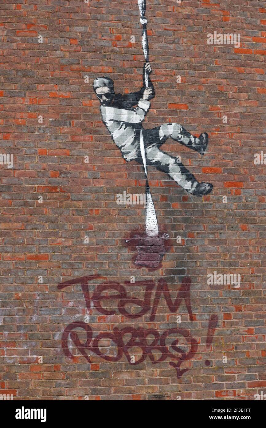 Banksy reading hi-res stock photography and images - Alamy