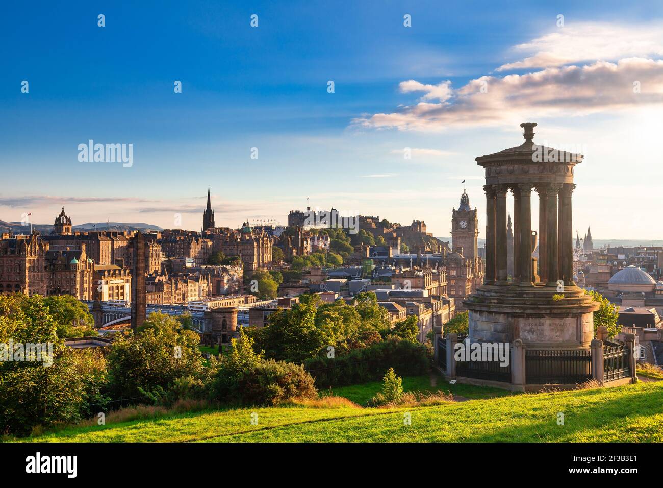 Edinburgh cityscape hi-res stock photography and images - Alamy