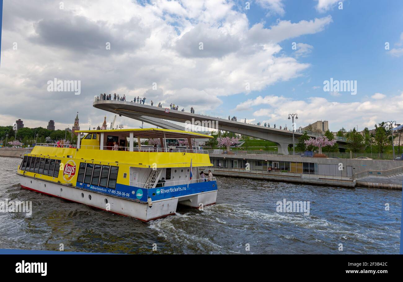 Floating bridge of Zaryadye park on Moskvoretskaya Embankment of Moskva ...