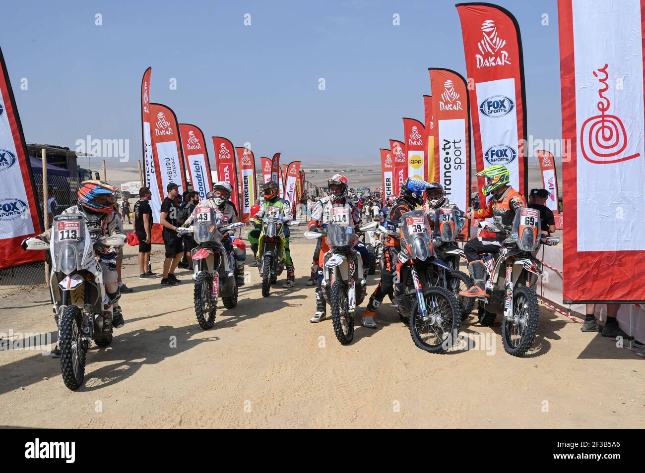arrivee finish line moto bikes during the Dakar 2019, Stage 10, Pisco ...