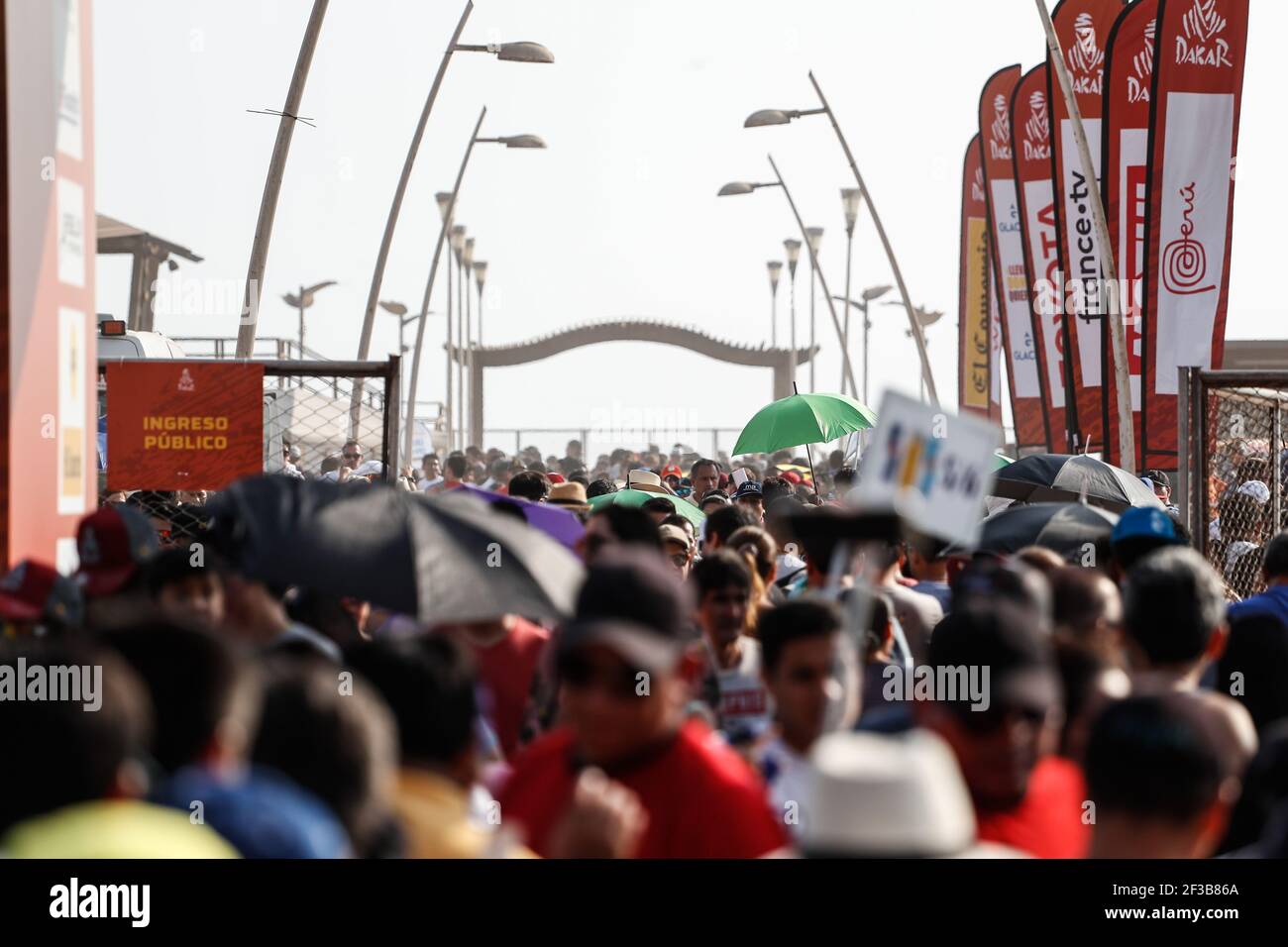 foule crowd during the Dakar 2019, Scrutineering, verifications, Peru ...
