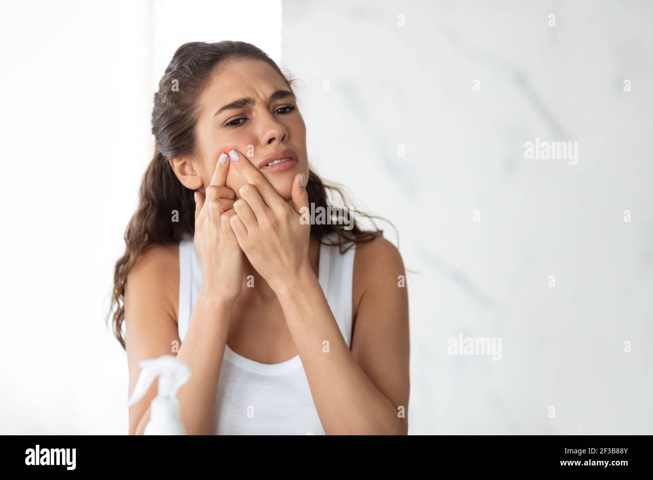 Lady with pimple free skin hi-res stock photography and images - Alamy