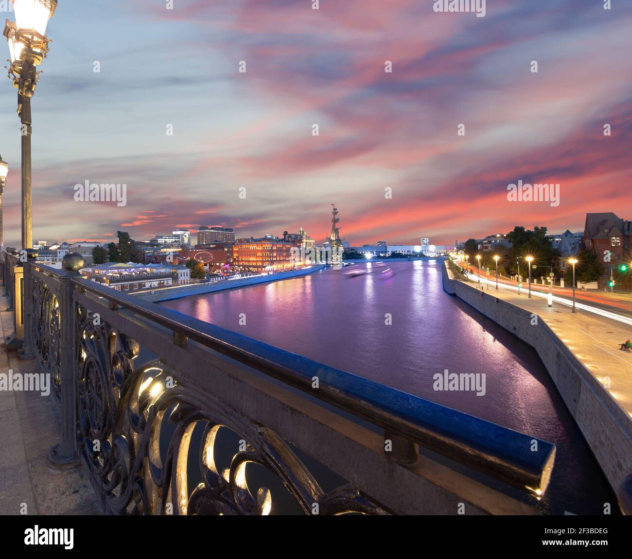 Moskva River (at night)-- view from the Patriarshy Bridge near temple ...