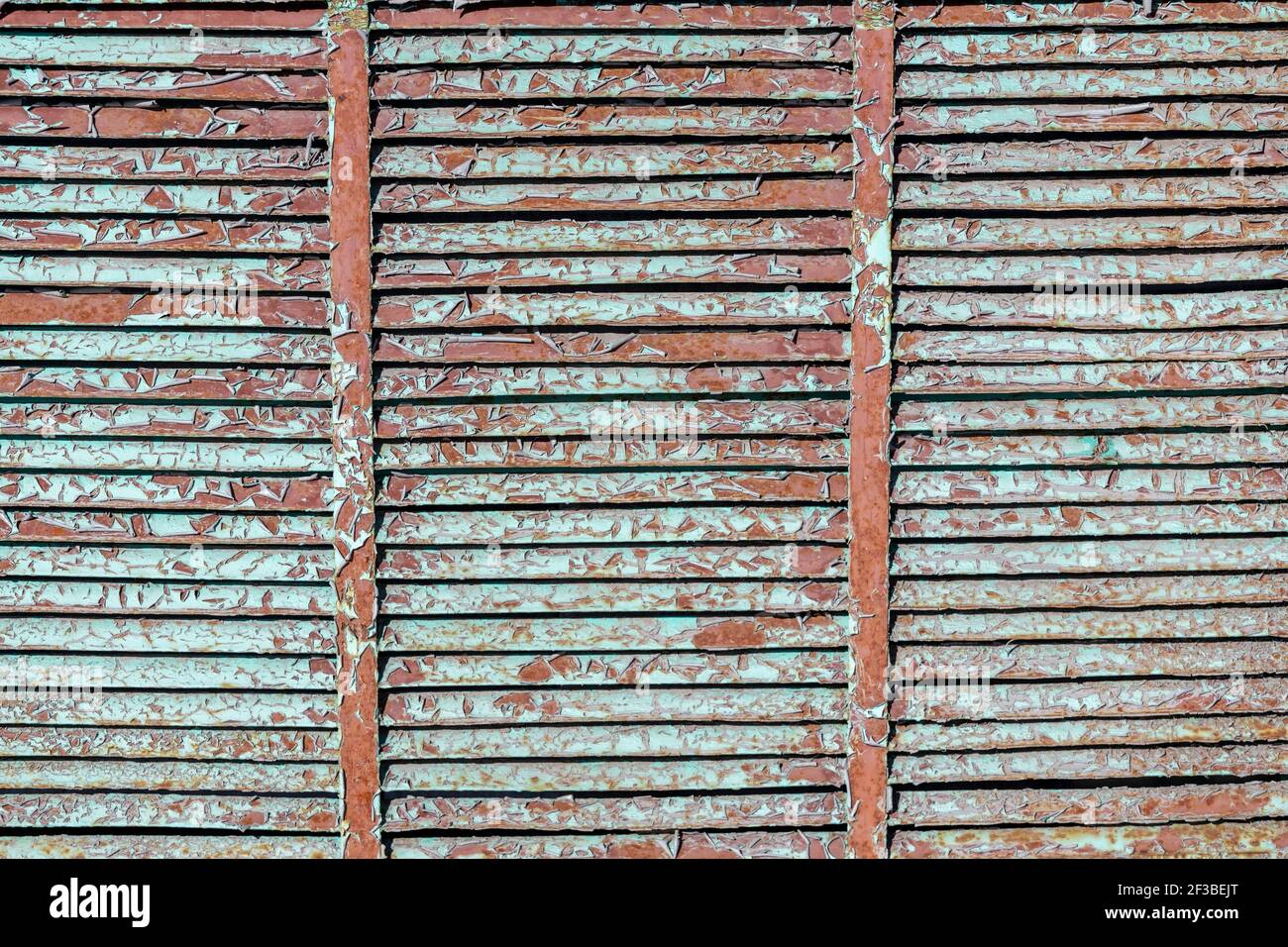 Metal grates hi-res stock photography and images - Alamy