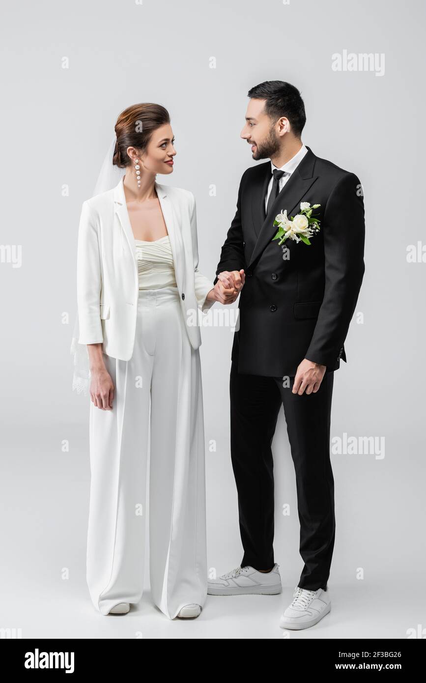 Muslim wedding couple holding hands hi-res stock photography and images ...