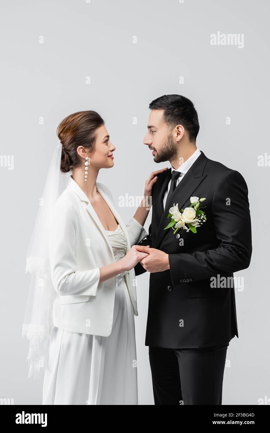 Muslim wedding couple holding hands hi-res stock photography and images ...