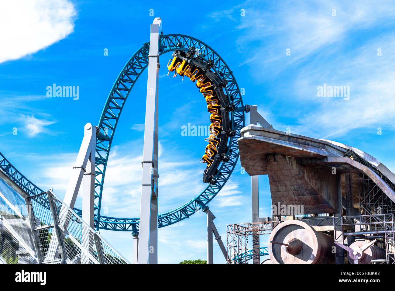 Inversion coaster hi-res stock photography and images - Alamy