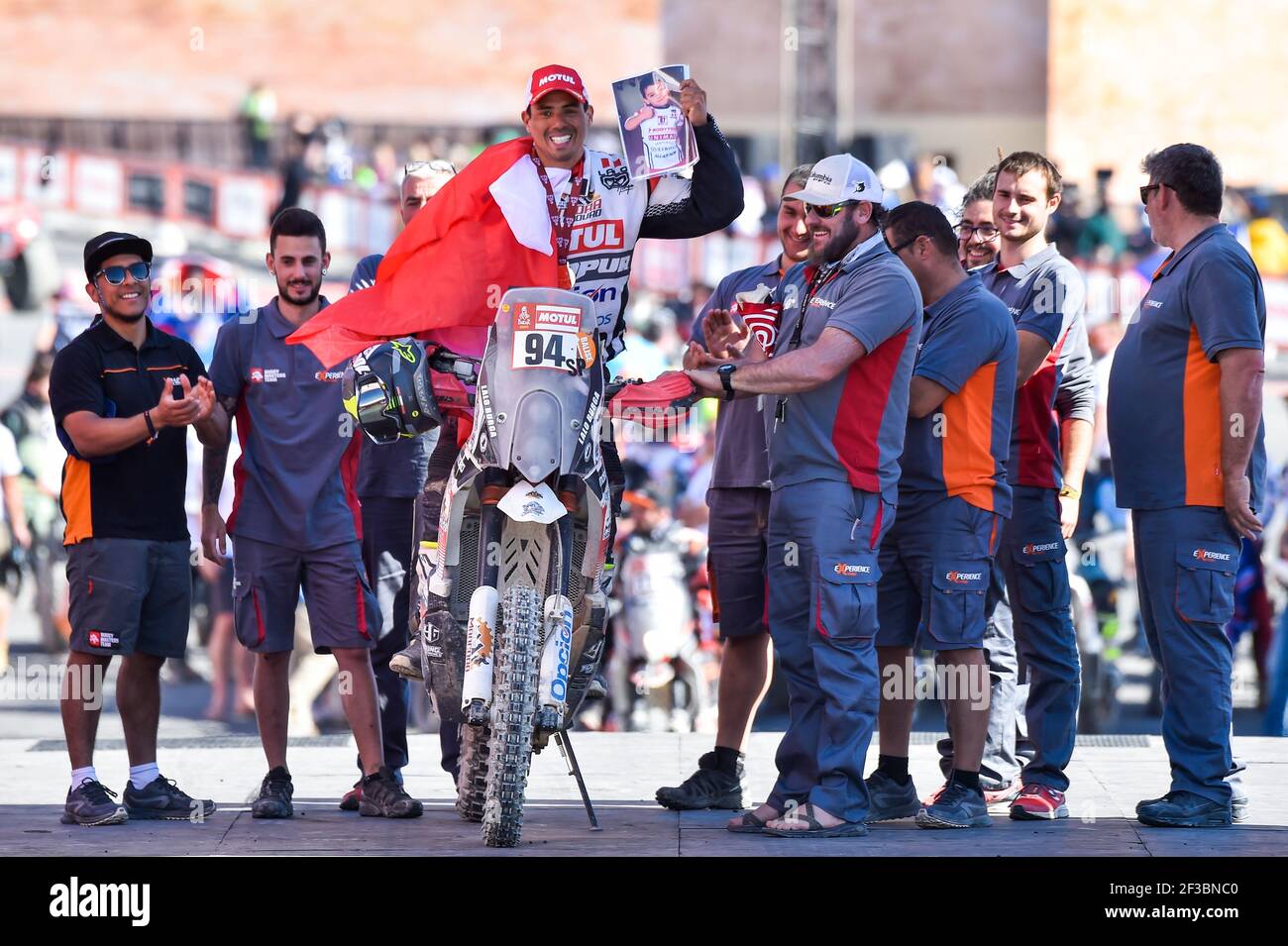 94 Burga Oswaldo (per), KTM, Xraids Team, Moto, Bike, ambiance on the podium at the arrival of ...