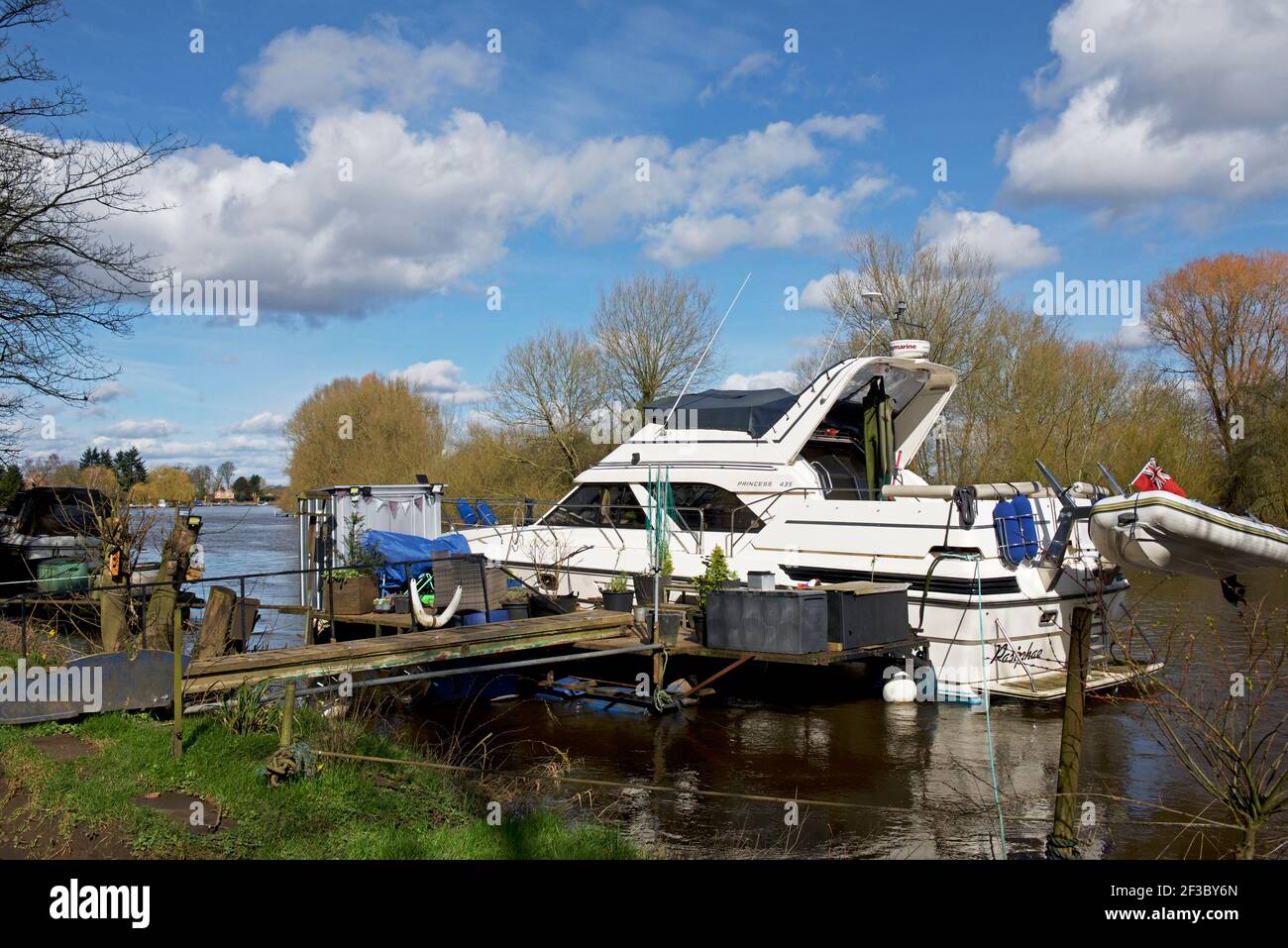 Booat at mooring on the River Ouse, Acaster Marine, Acaster Malbis ...
