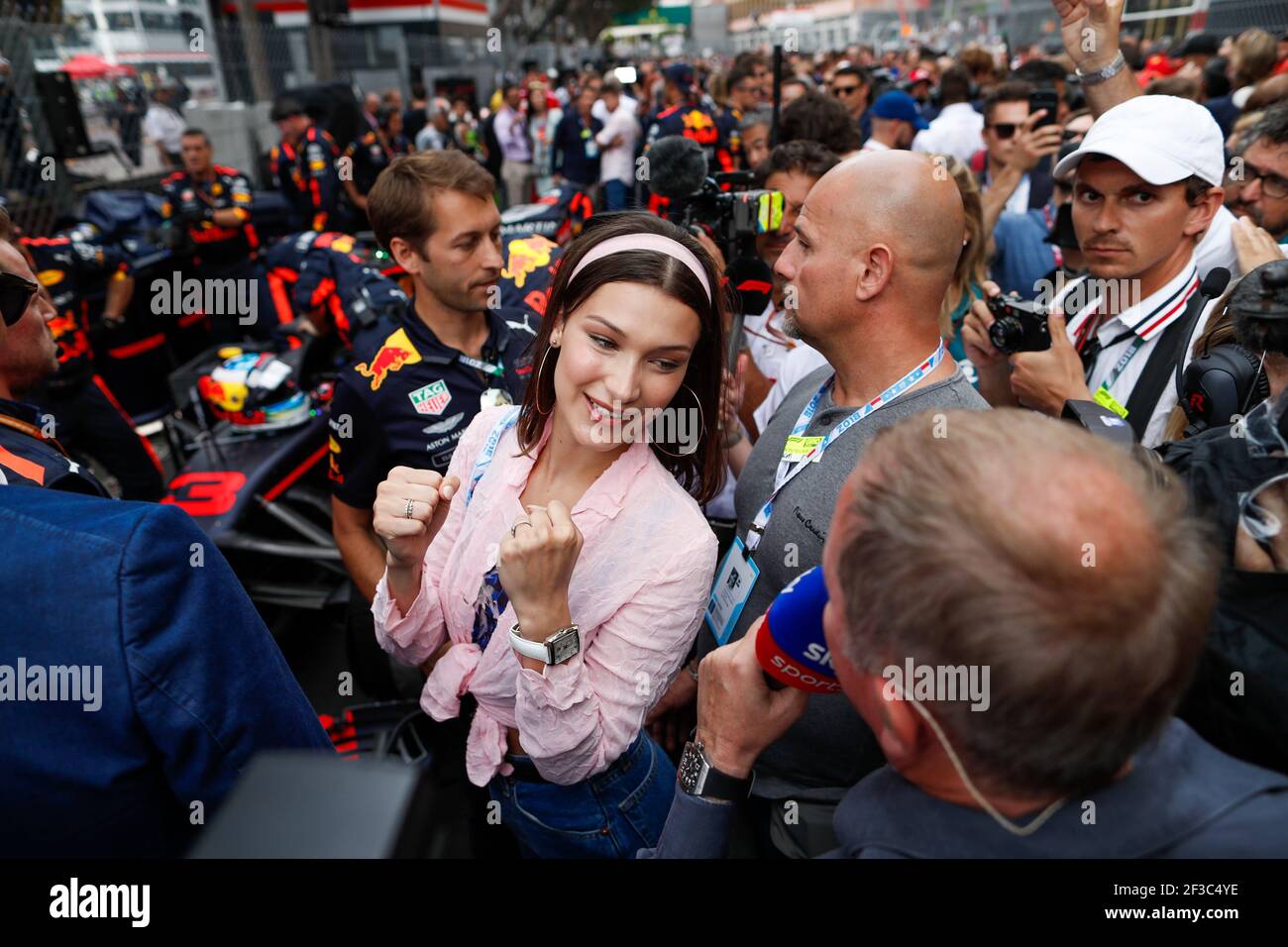 HADID Bella, model, on the starting grid, during the 2018 Formula One ...