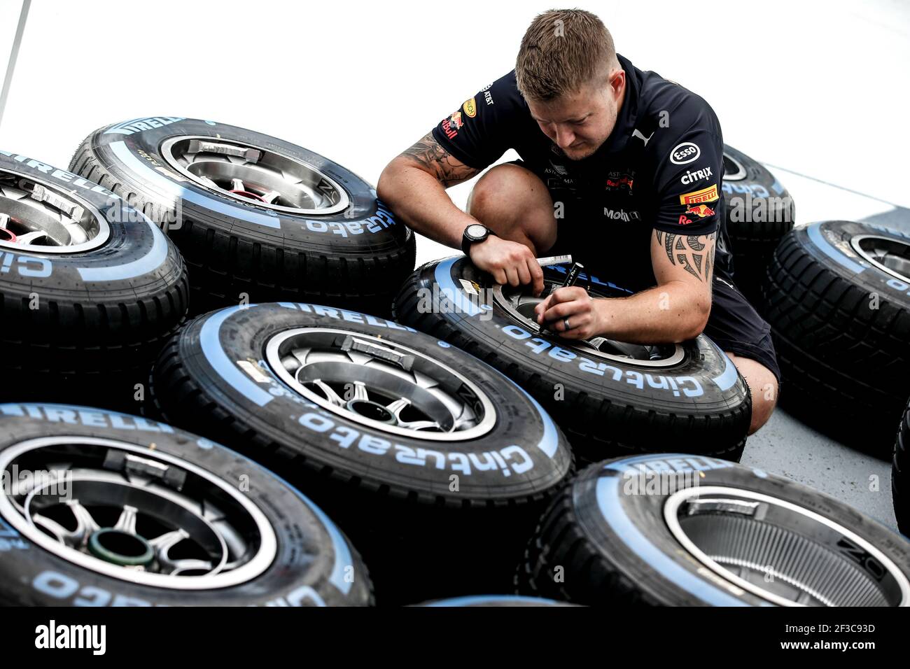 Red Bull Racing Mechanic High Resolution Stock Photography and Images ...