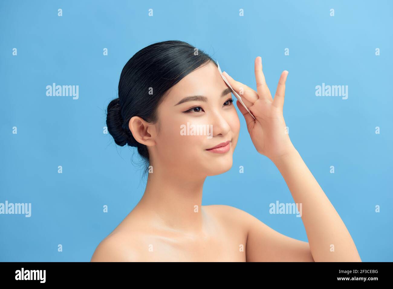 Woman blotting face hi-res stock photography and images - Alamy