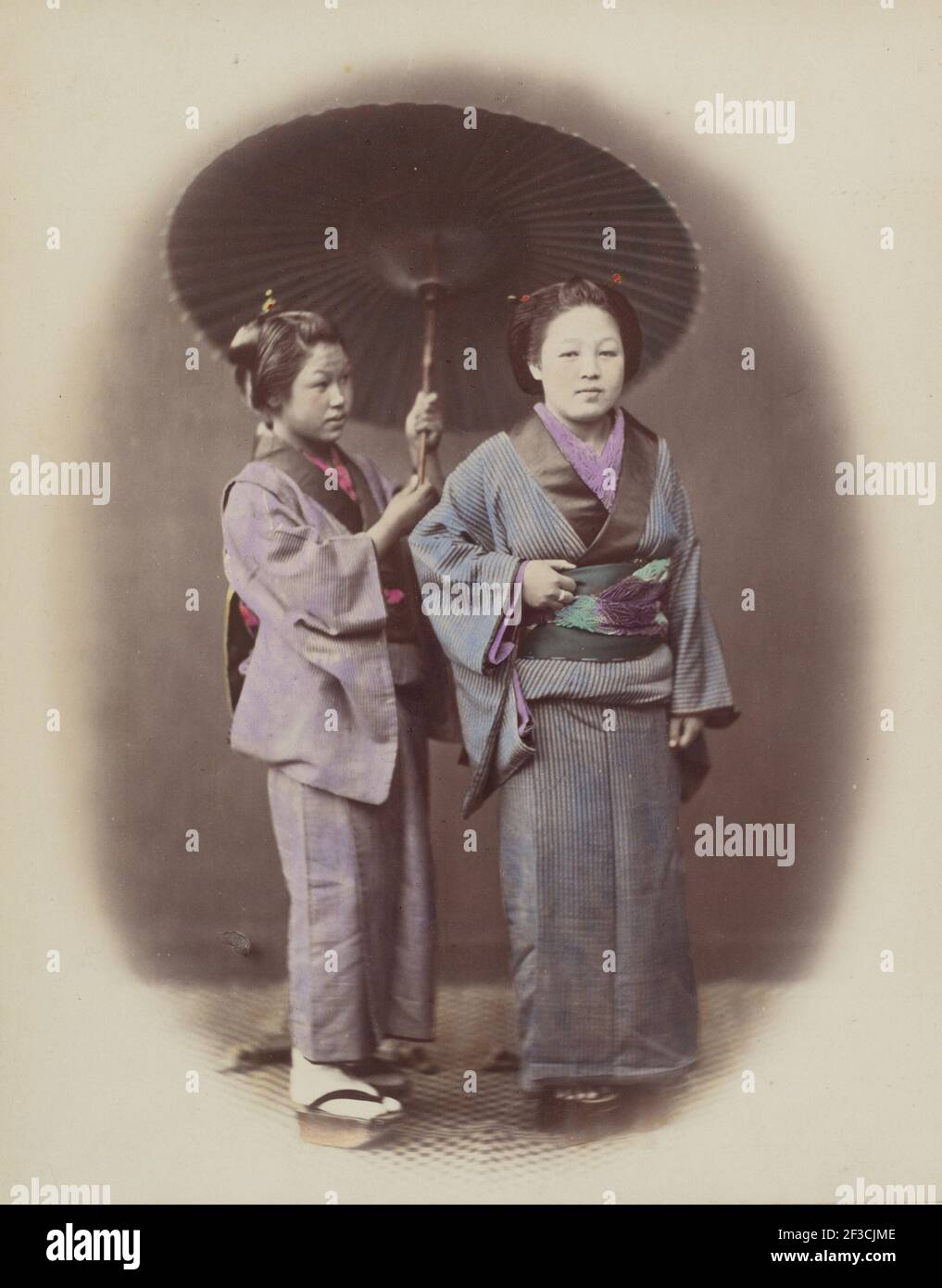 Two chinese servants hi-res stock photography and images - Alamy