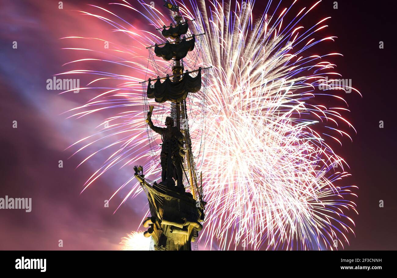 Fireworks over the Piter the Thirst Monument, Moskow, Russia (at night ...