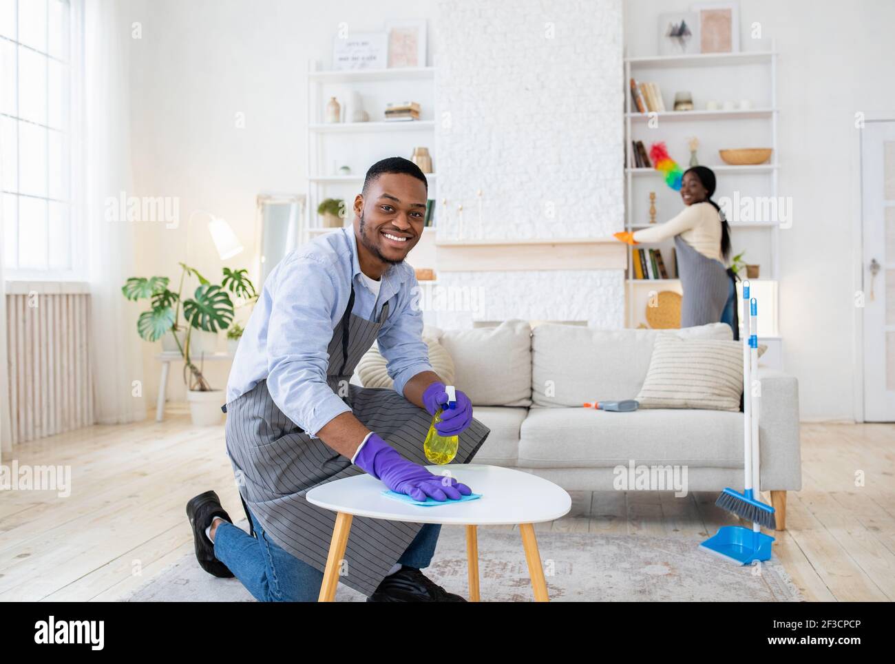 Wiping table hi-res stock photography and images - Alamy