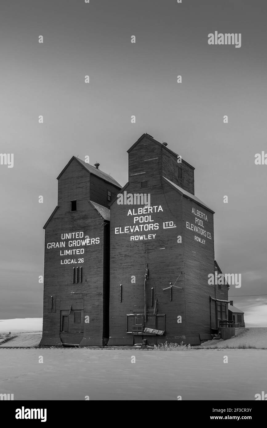 Rowley, Alberta - January 31, 2021: Old abandoned grain elevator in the ...
