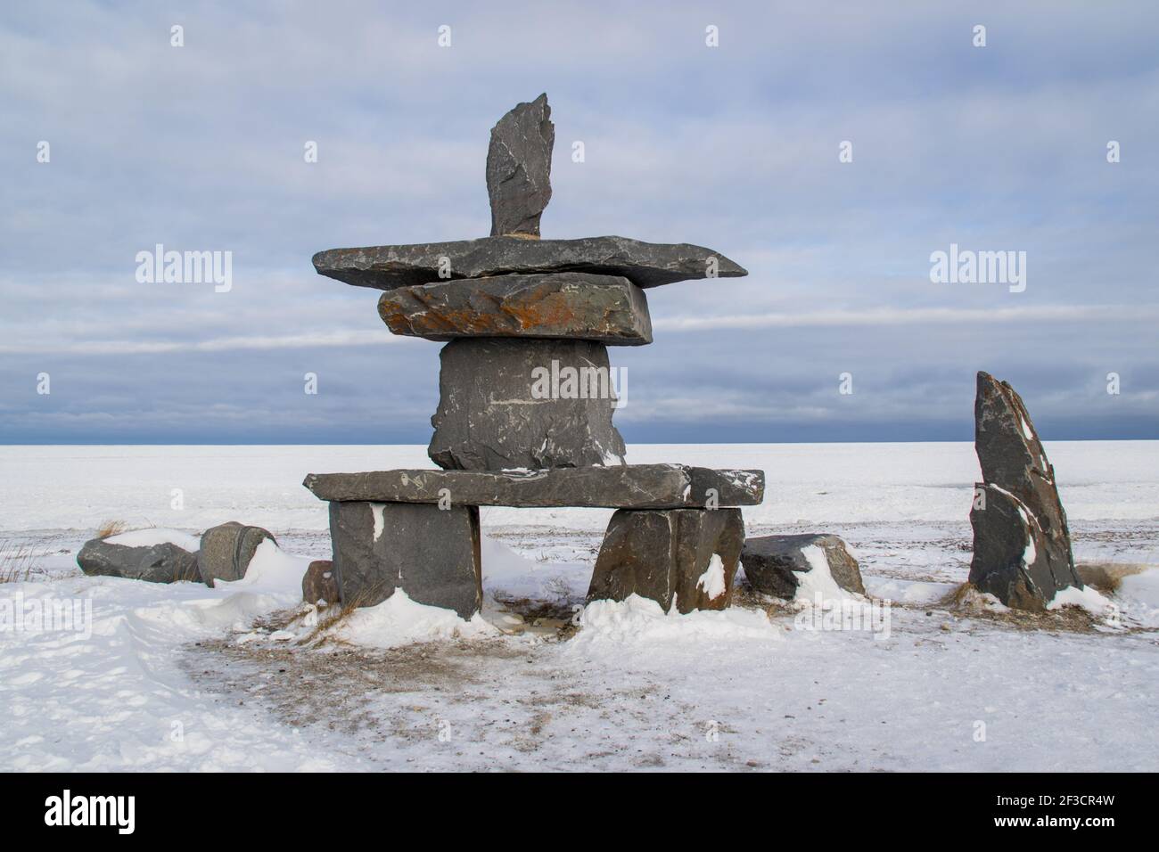 Inuit sculpture hi-res stock photography and images - Alamy