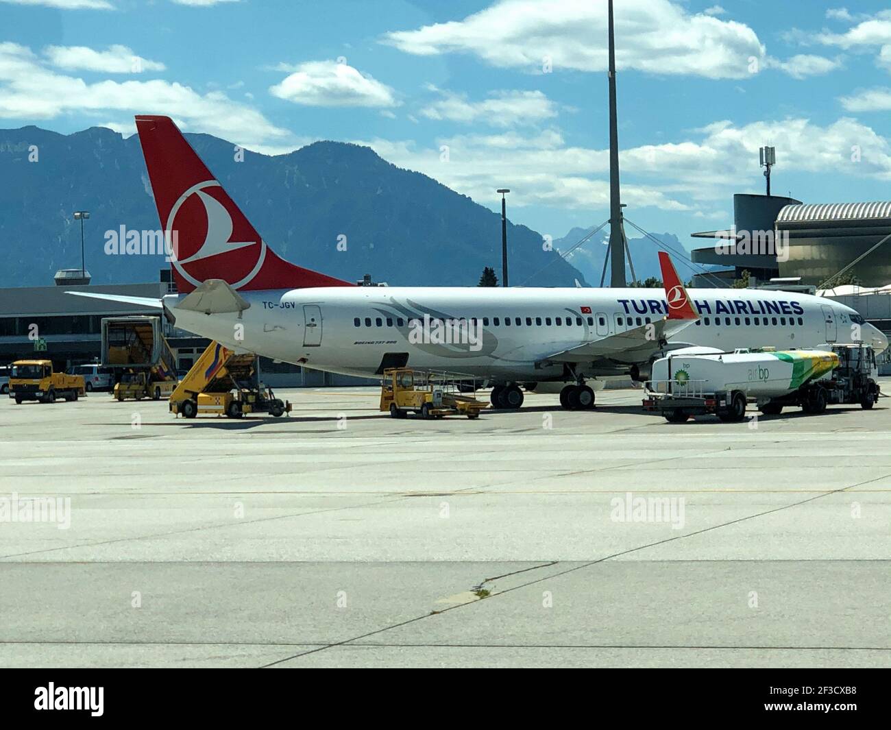 Turkish airlines boeing 737 800 in hi-res stock photography and images ...