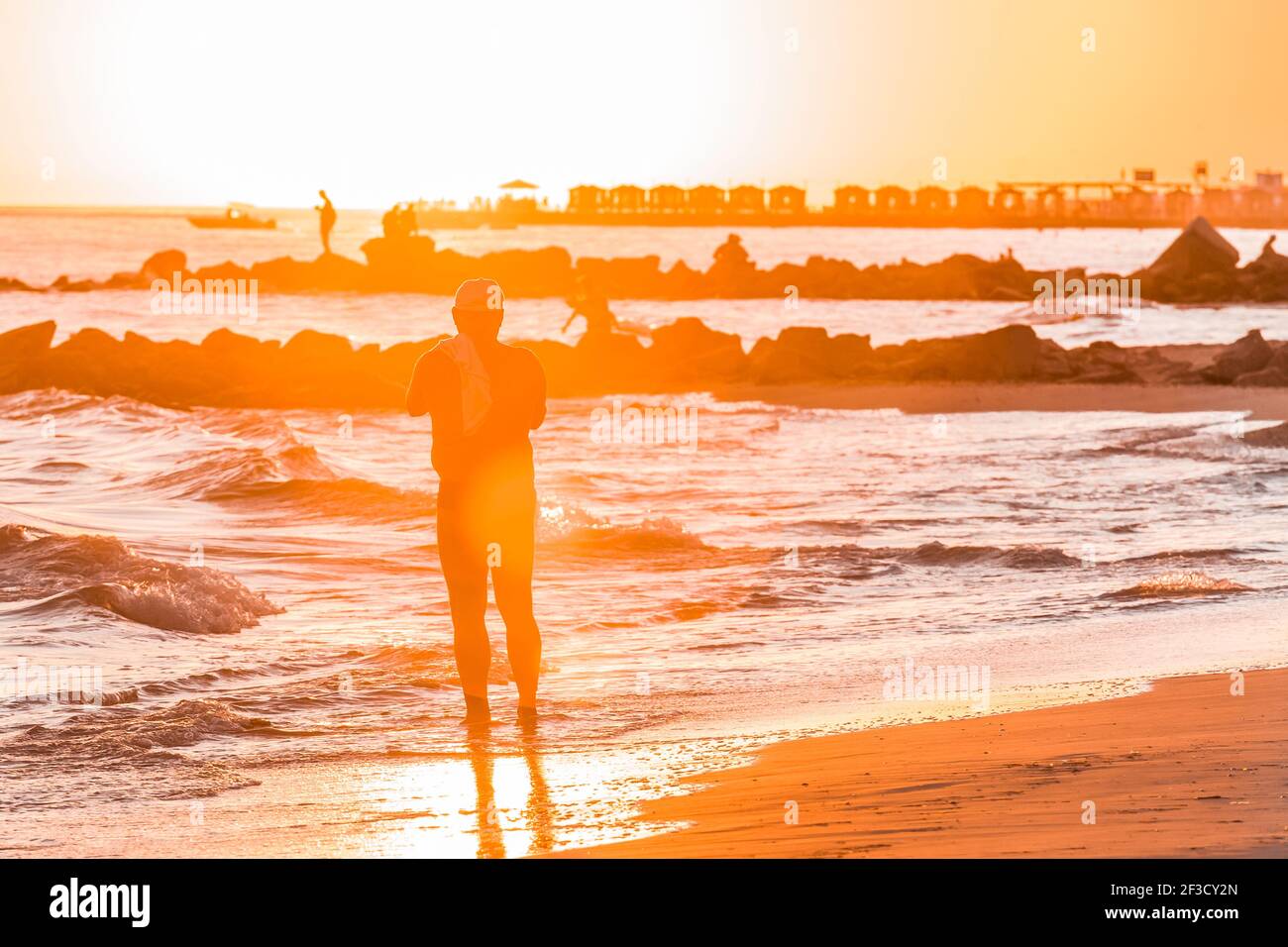 Reflection man sun in water hi-res stock photography and images - Alamy