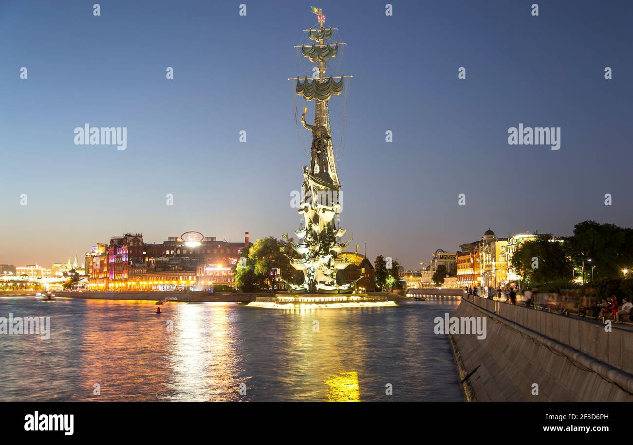 Piter the Thirst Monument, Moskow, Russia (at night Stock Photo - Alamy