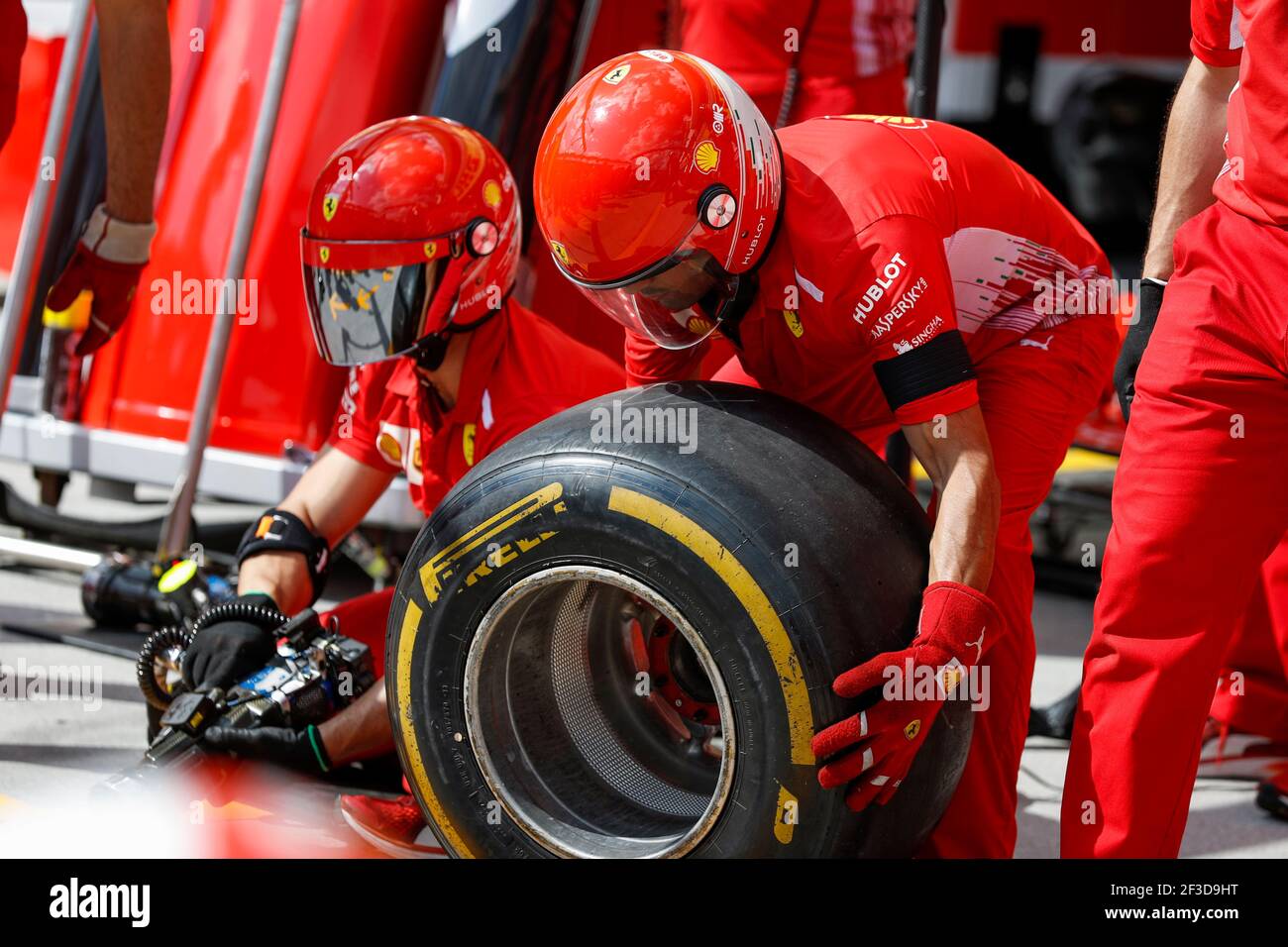 Scuderia ferrari mechanics hi-res stock photography and images - Alamy