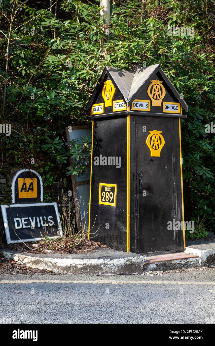 Old automobile association telephone box hi-res stock photography and ...
