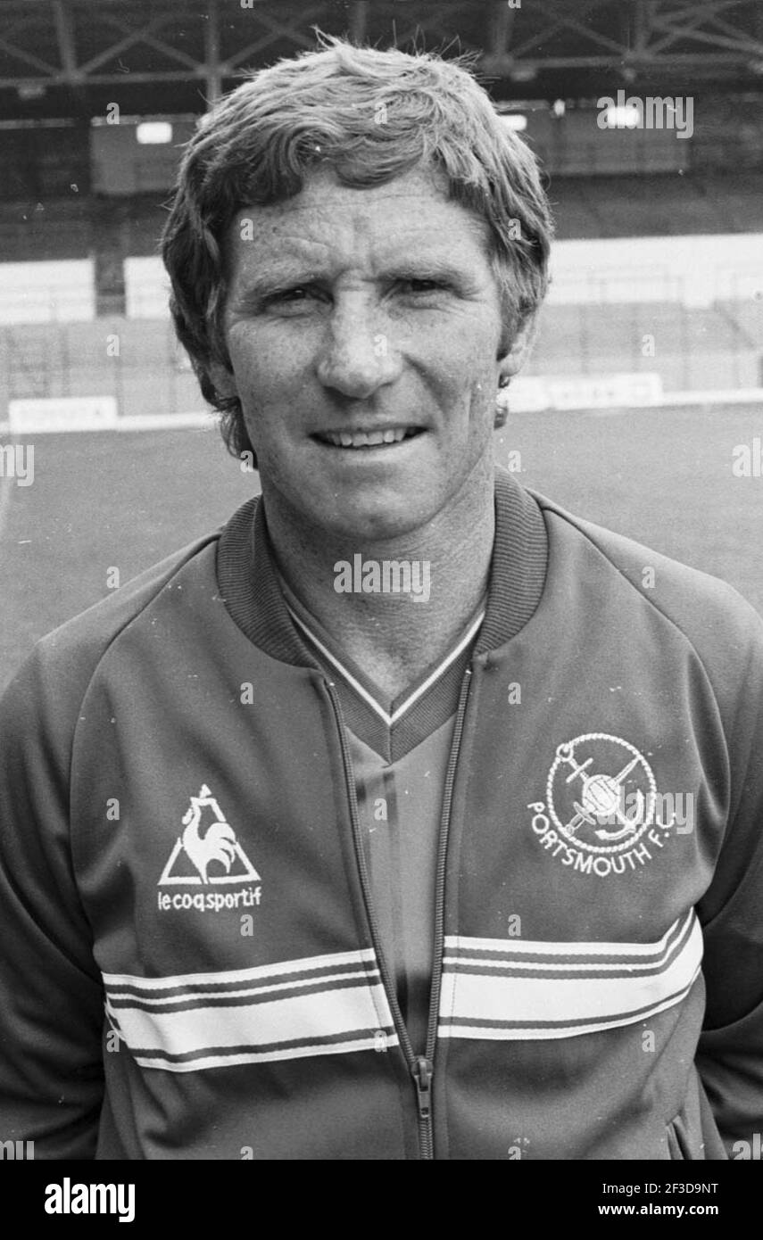 Alan ball manager hi-res stock photography and images - Alamy