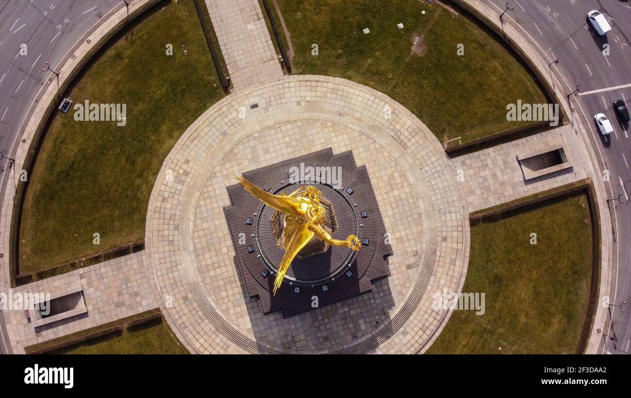 Victory tower in berlin night hi-res stock photography and images - Alamy