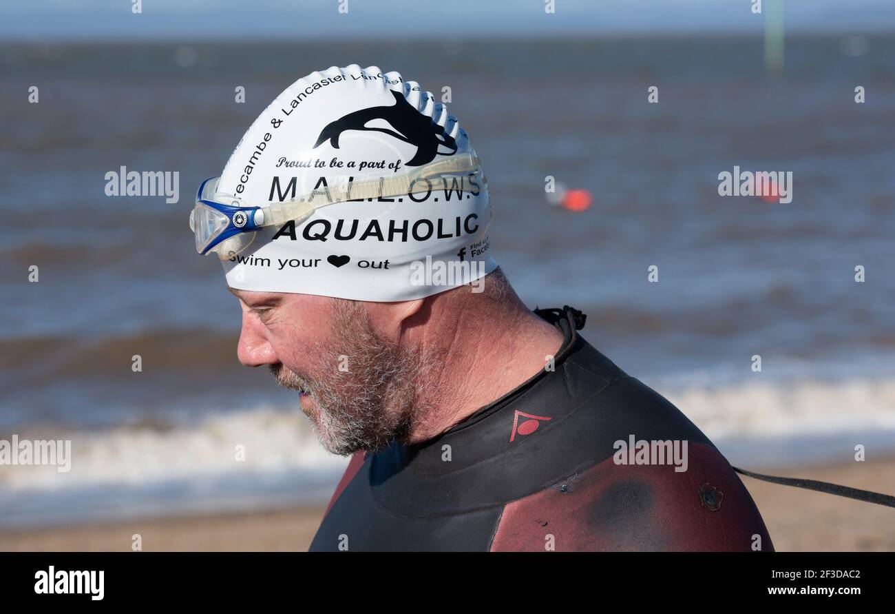 Open water swimmers uk sea hi-res stock photography and images - Alamy