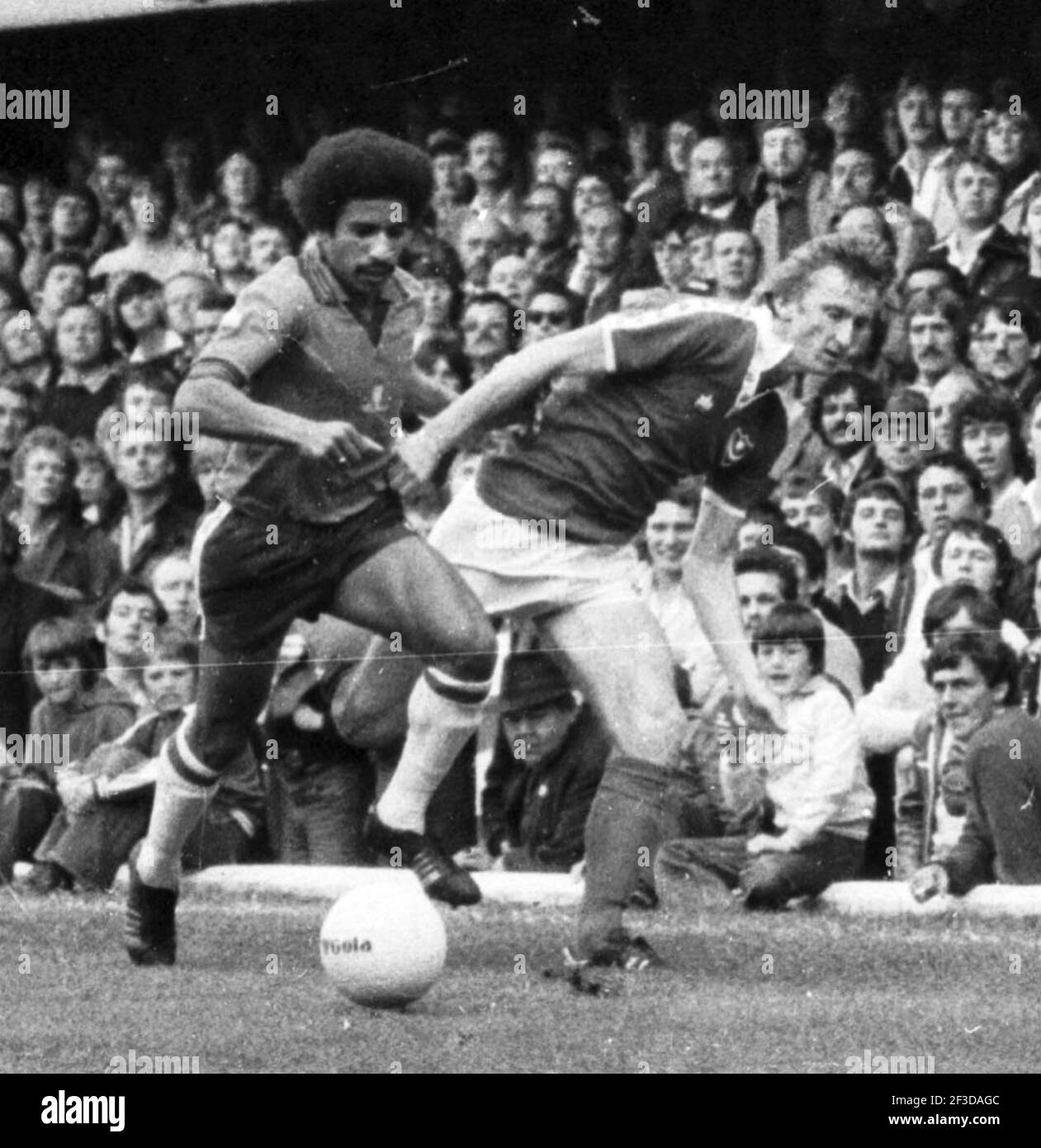 PORTSMOUTH F.C., POMPEY, ALAN ROGERS PIC MIKE WALKER Stock Photo - Alamy
