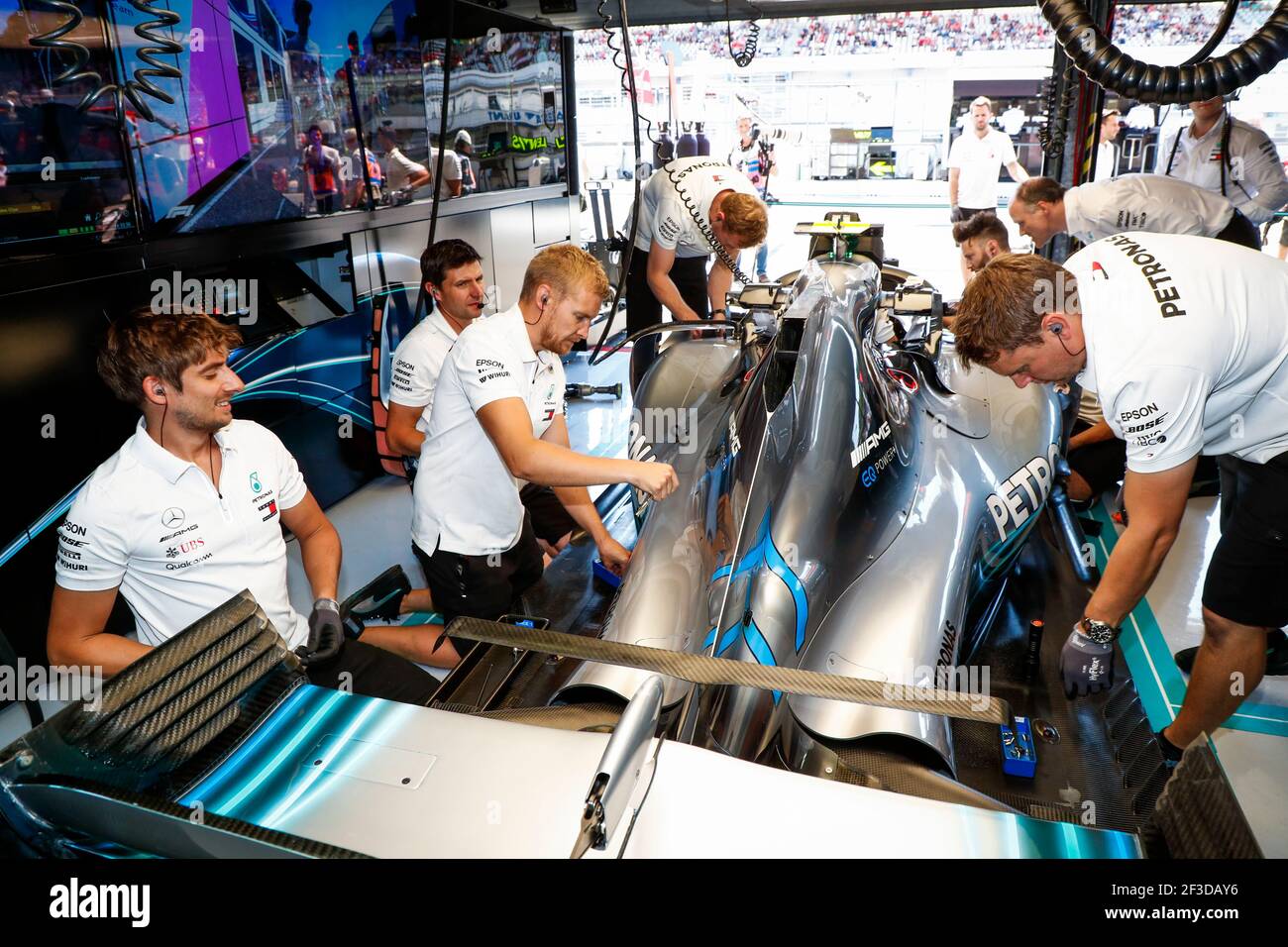 Mercedes amg f1 mechanics hi-res stock photography and images - Alamy