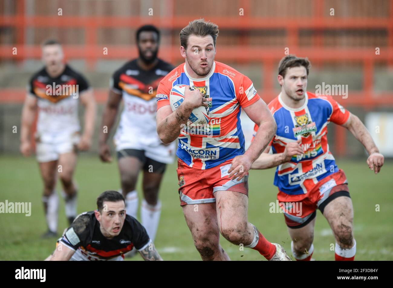 Jack Arnold of Keighley Cougars makes a break to set up a try for Billy ...