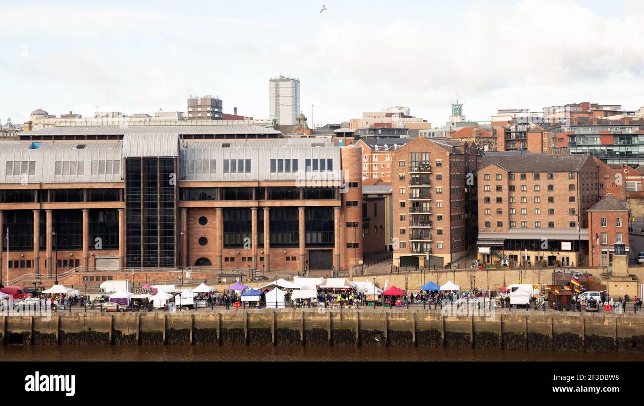 Quayside sunday market hi-res stock photography and images - Alamy